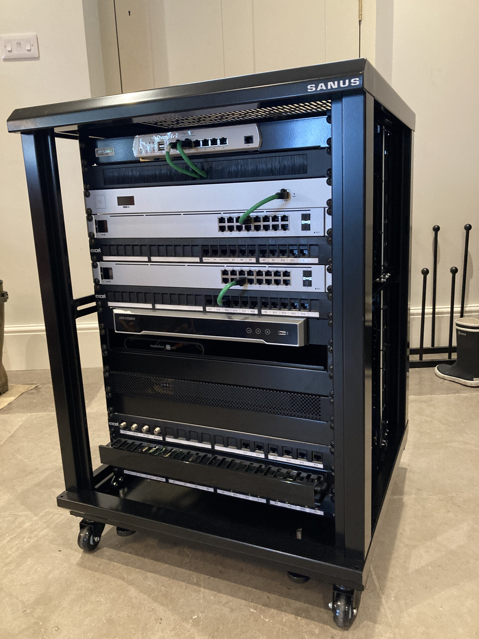📶 Data Network Infrastructure & Wi-Fi in South West | Mark Two Technology